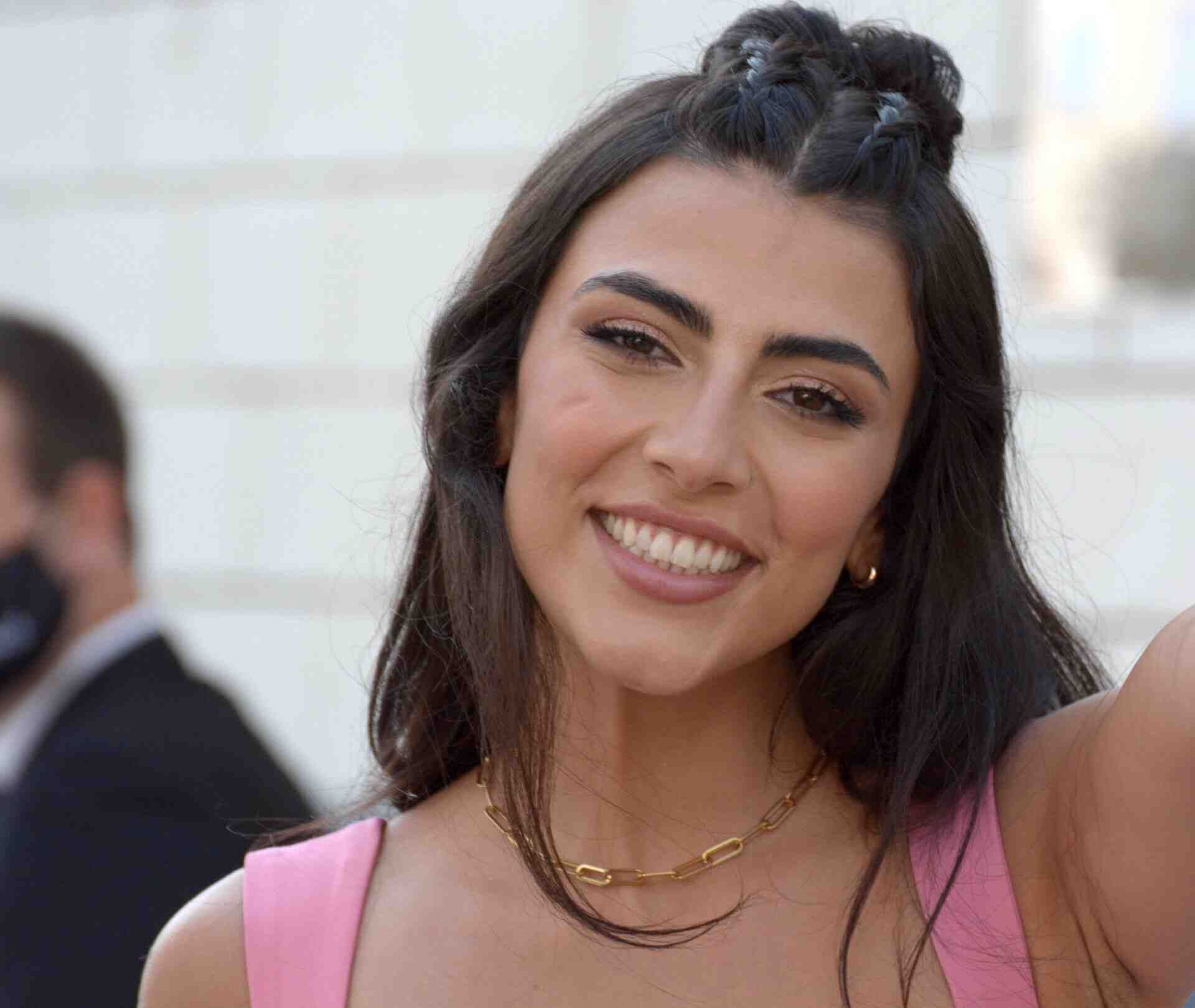 36 Stunning Middle Part Hairstyles To Elevate Your Look In 2025 ...