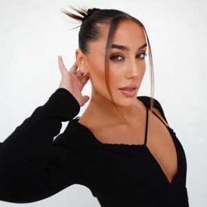 32 Stunning Sleek Hairstyles To Transform Your Look! - Style With Glam