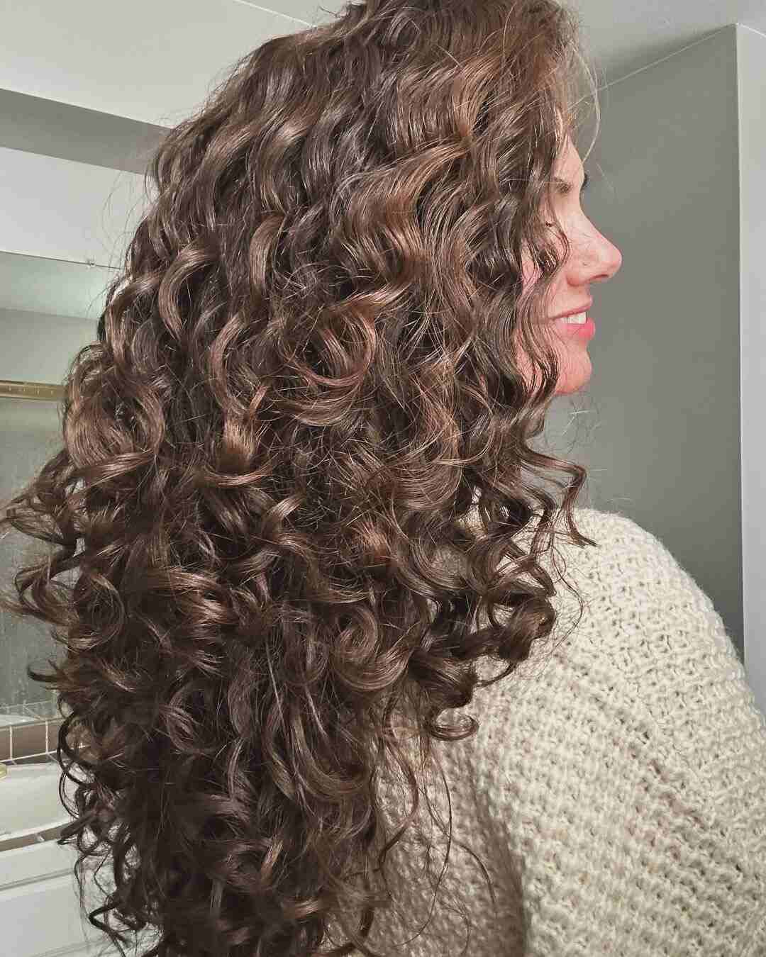 33 Stunning Layered Curly Haircuts That Add Volume, Bounce, And Style ...